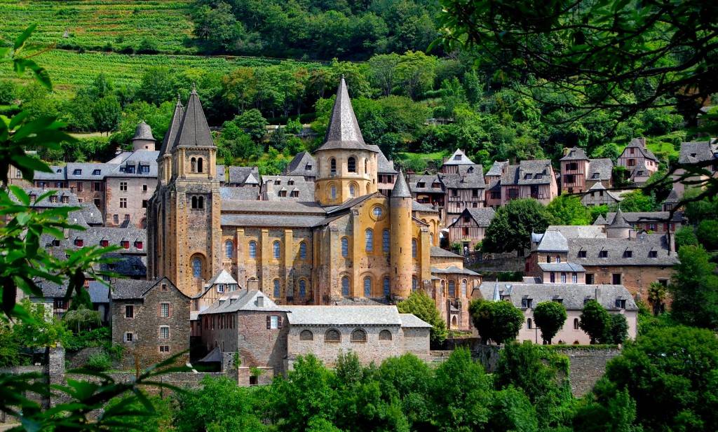 Conques – Raízes do Outro Lado do Mundo - Medieval Imago